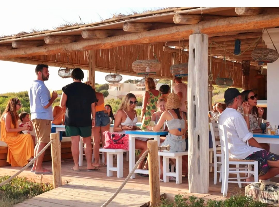 Formentera, riapre "Insula Beach", tra i locali sulla spiaggia più amati dell'isola. Ottimi ...